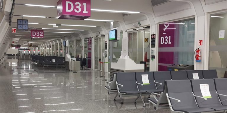 Bilbao Airport expands remote boarding gates and changes its denomination.