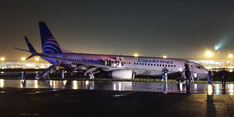 Un avión de Copa Airlines se sale de la pista al aterrizar en Panamá